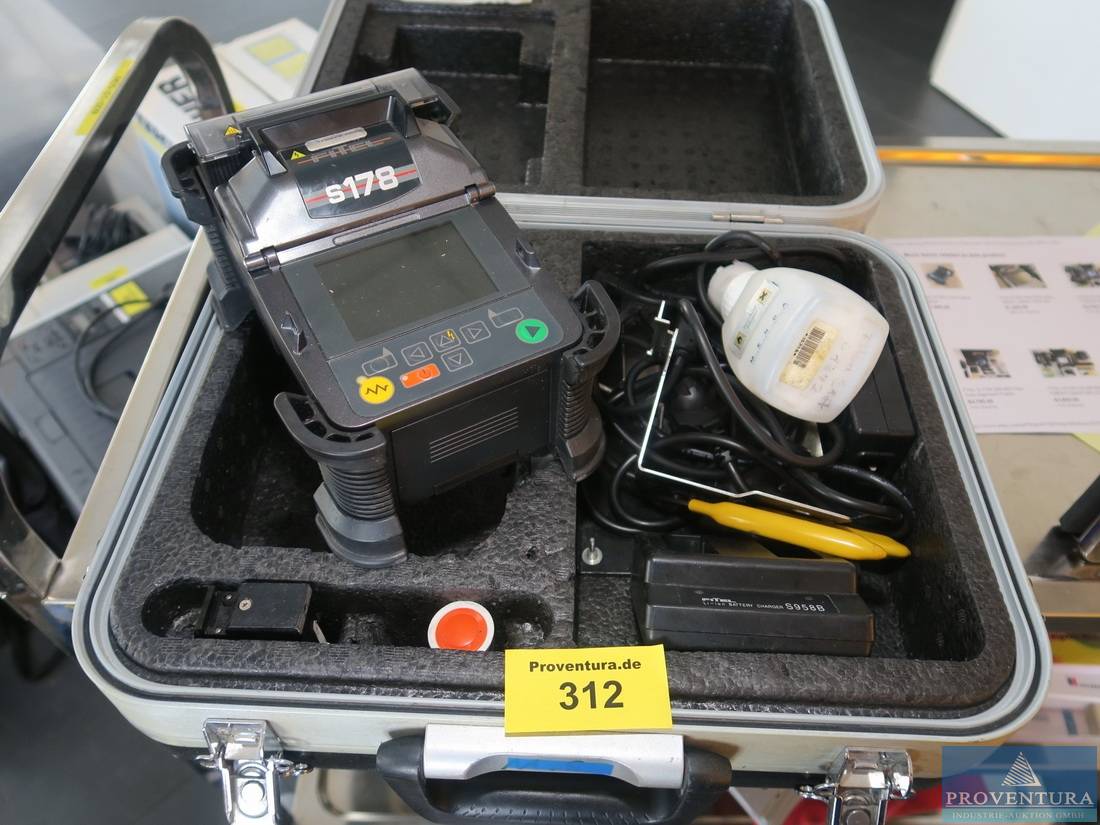 3-Achsen-Spleißgerät FITEL S178