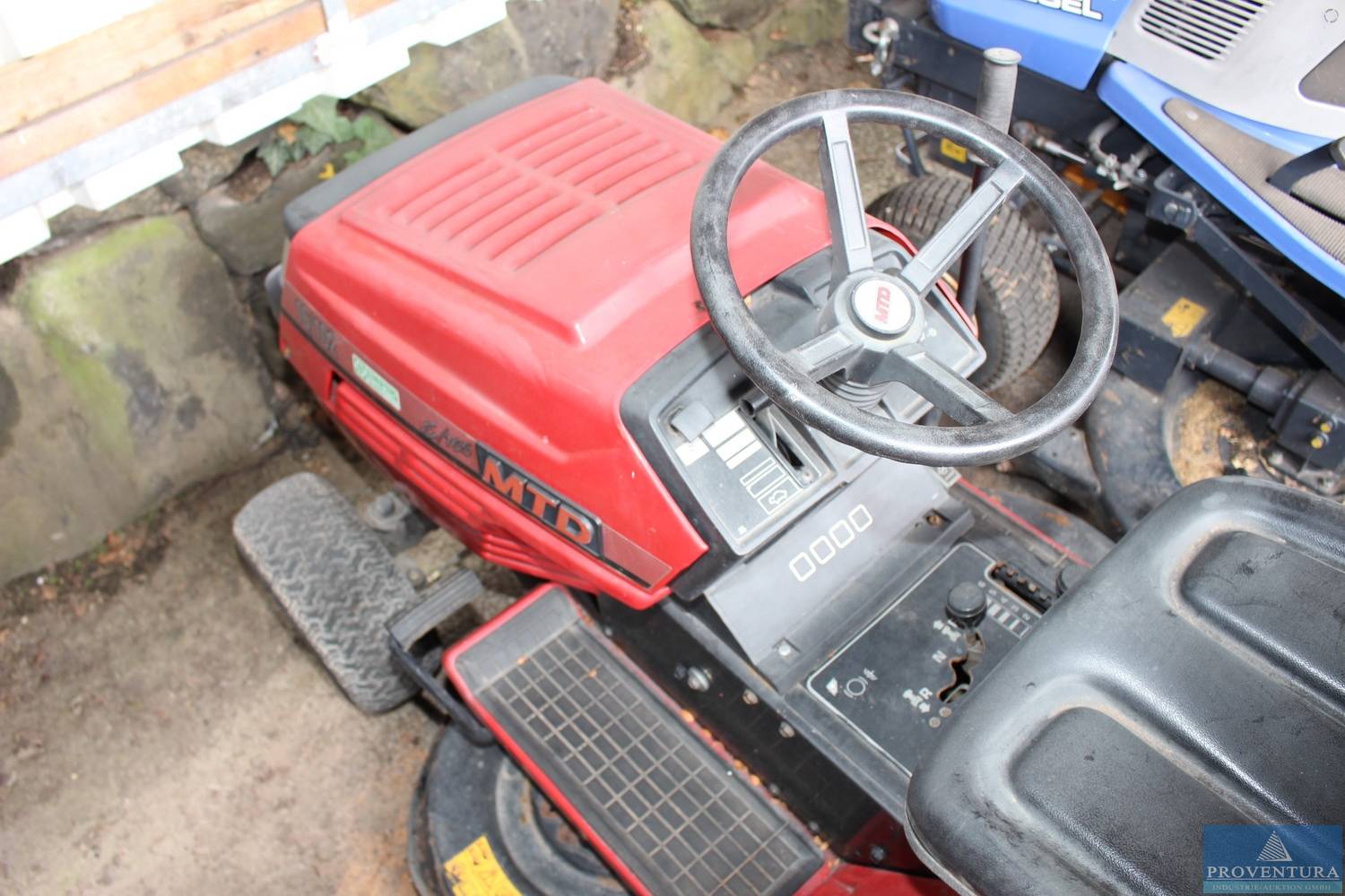 Aufsitz-Rasenmäher MTD 16/102