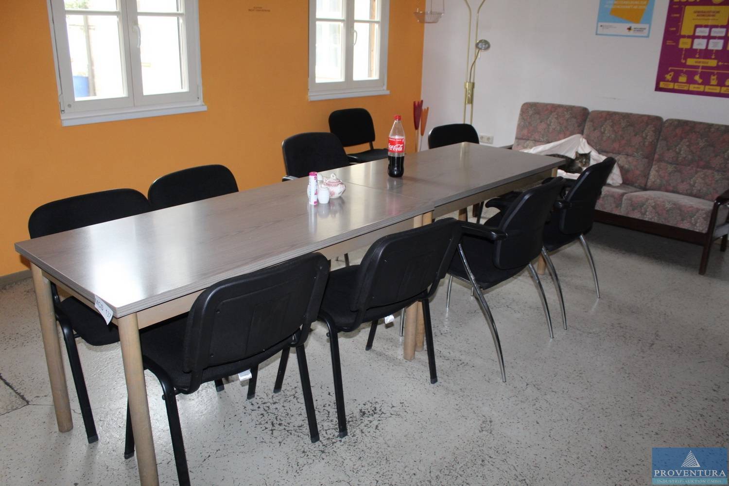 Aufenthaltsraum 2 Tische ca. 140cm x 70cm