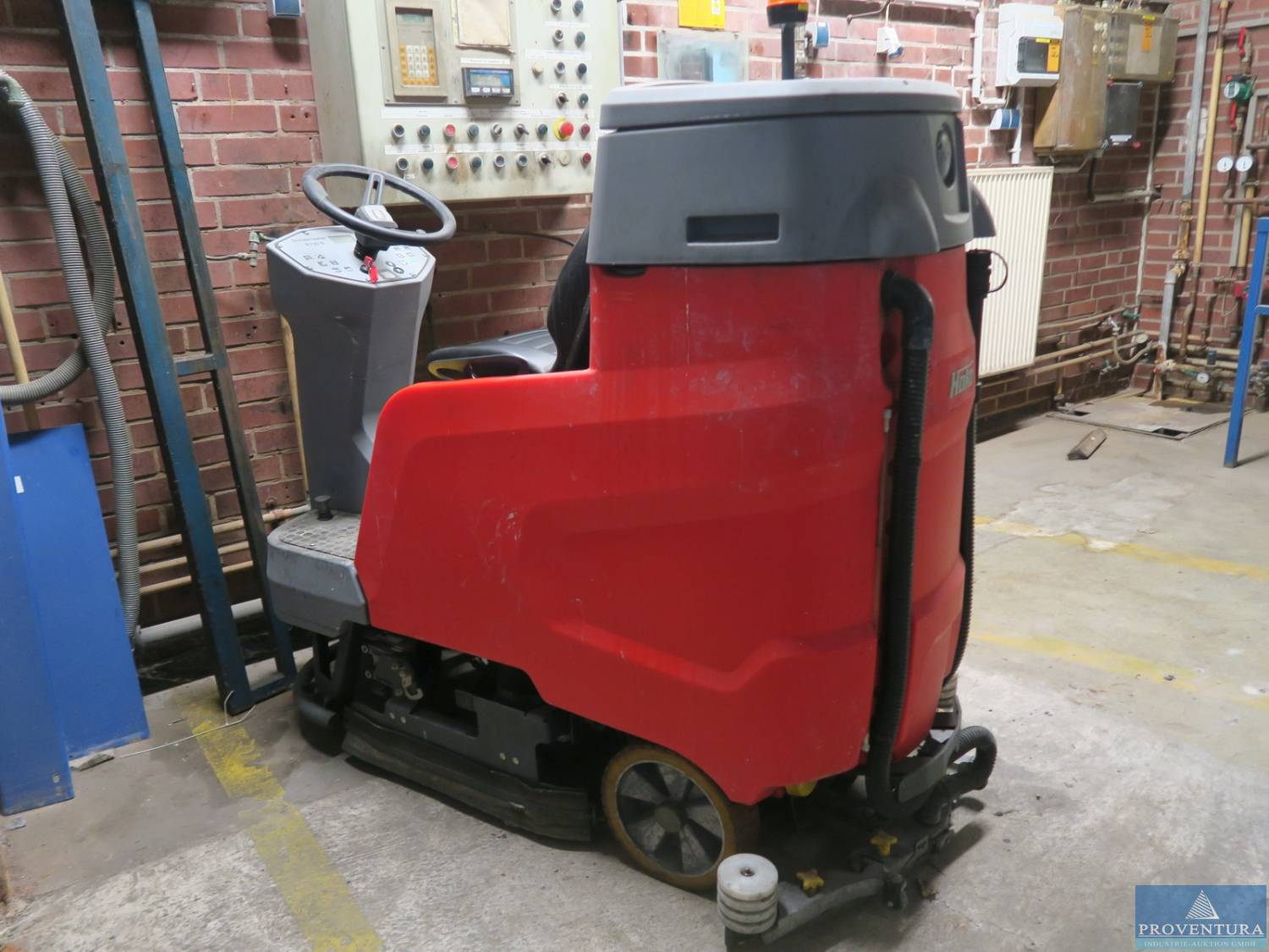 Aufsitz-Nasskehrmaschine Hako Scrubmaster B120