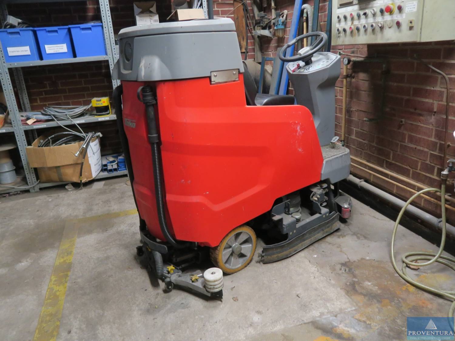 Aufsitz-Nasskehrmaschine Hako Scrubmaster B120