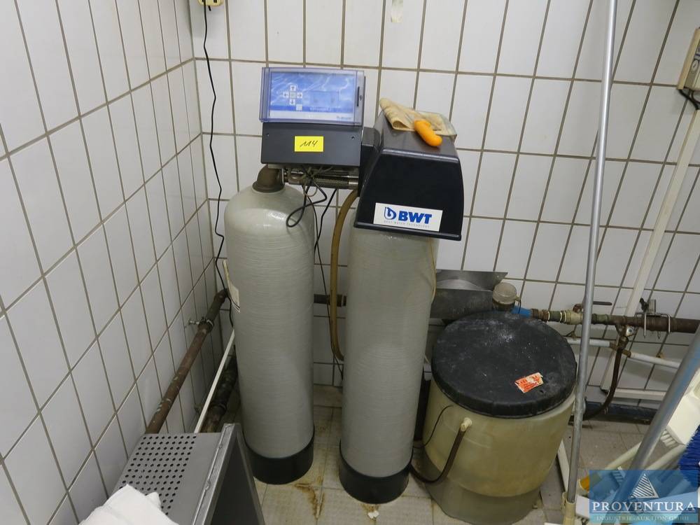 Entkalkungsstation BWT mit 2 Flaschen