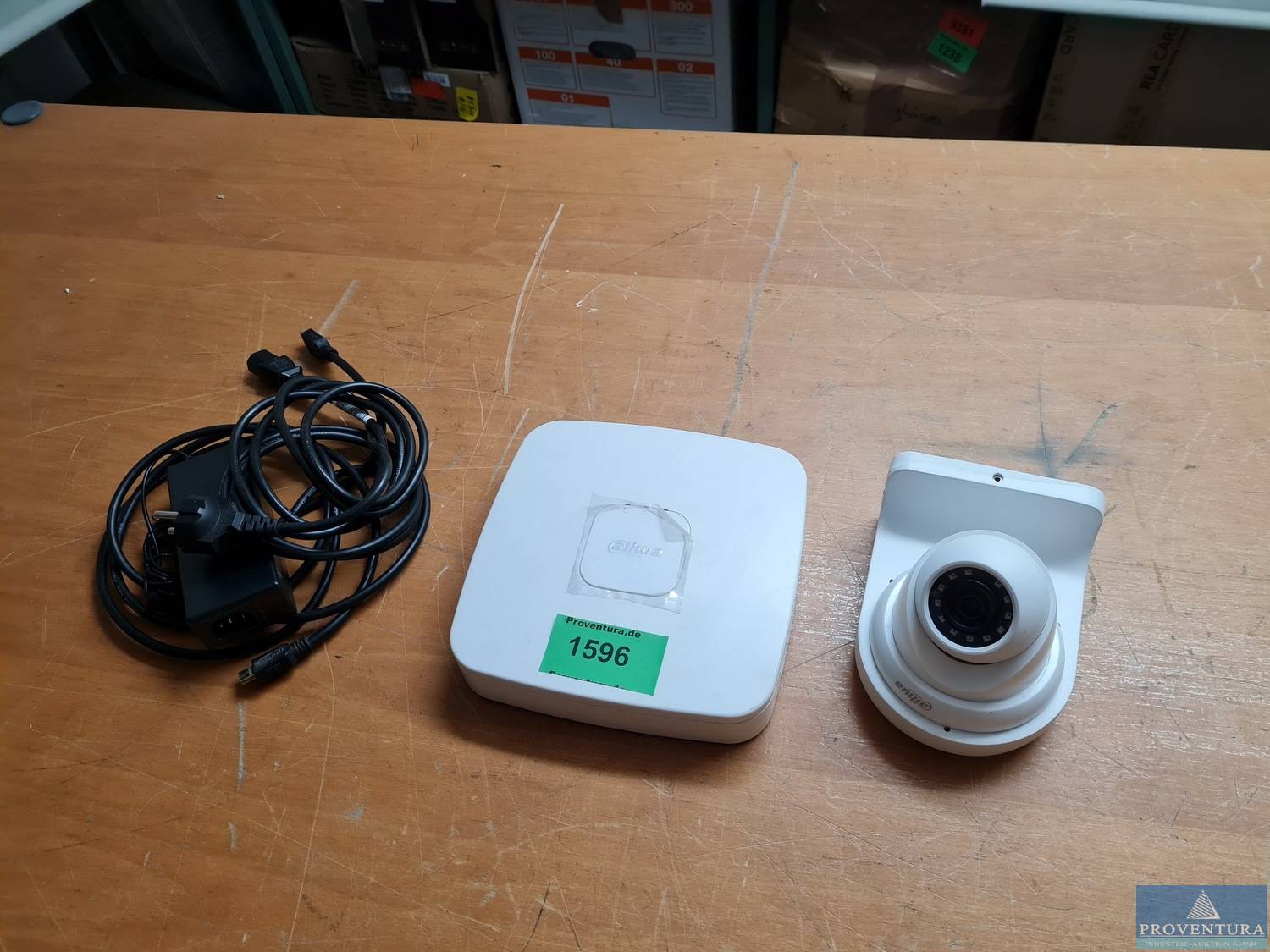 Videoüberwachungsanlage DAHUA bestehend aus Festplattenrecorder DHI ...