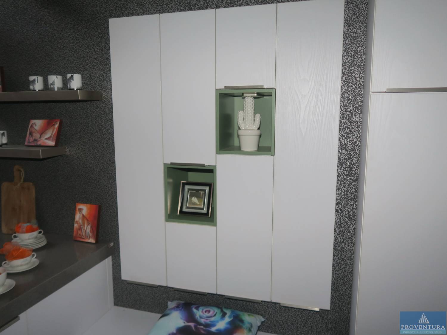 Musterküche T-Form Frontfarbe weiß