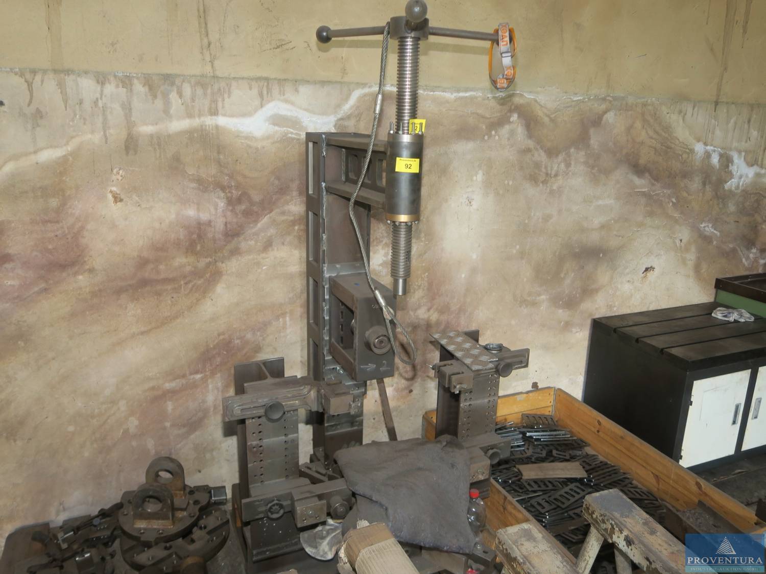 Maschine zum Vernieten oder Bauen von Traversen