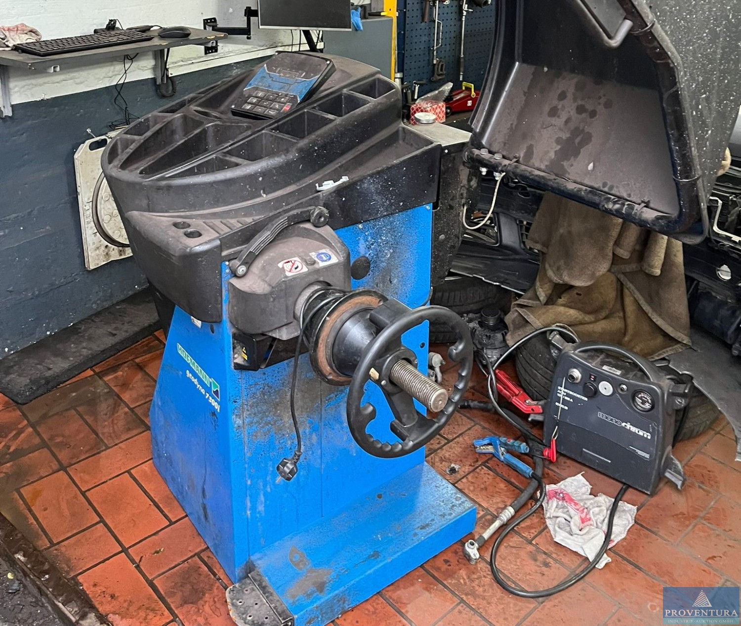 Reifenauswuchtmaschine HOFMANN Geodyna 7300L Bj. 2015
