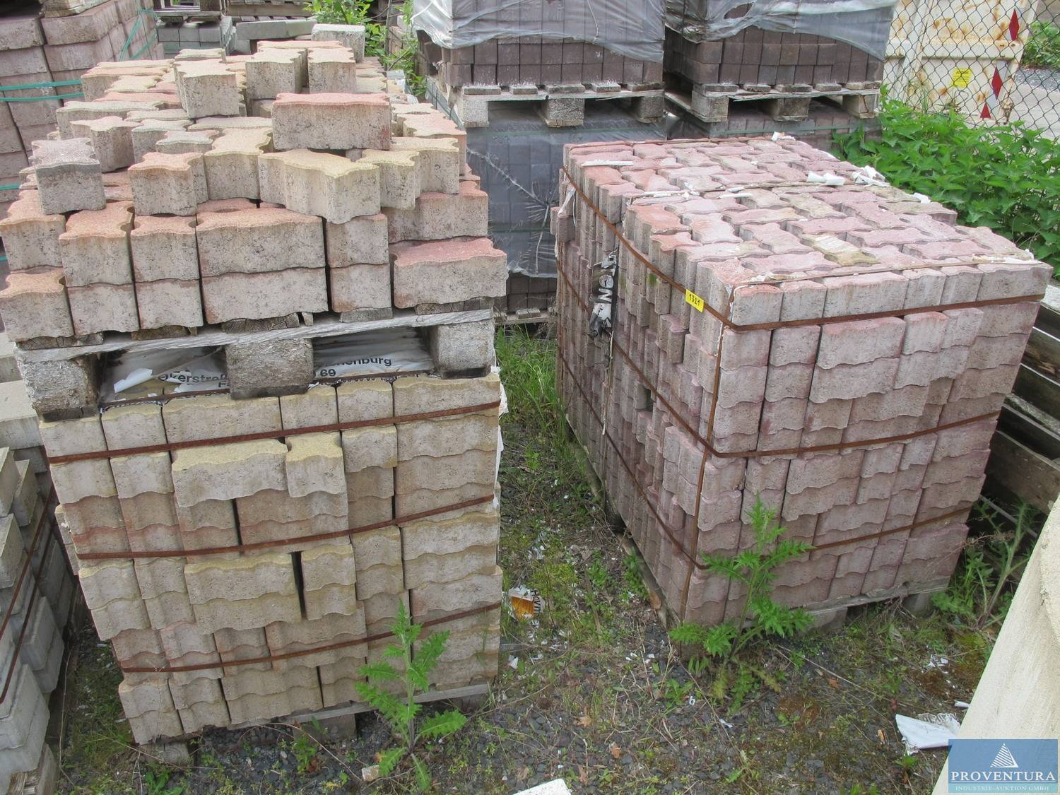 Betonpflaster rot und gelb