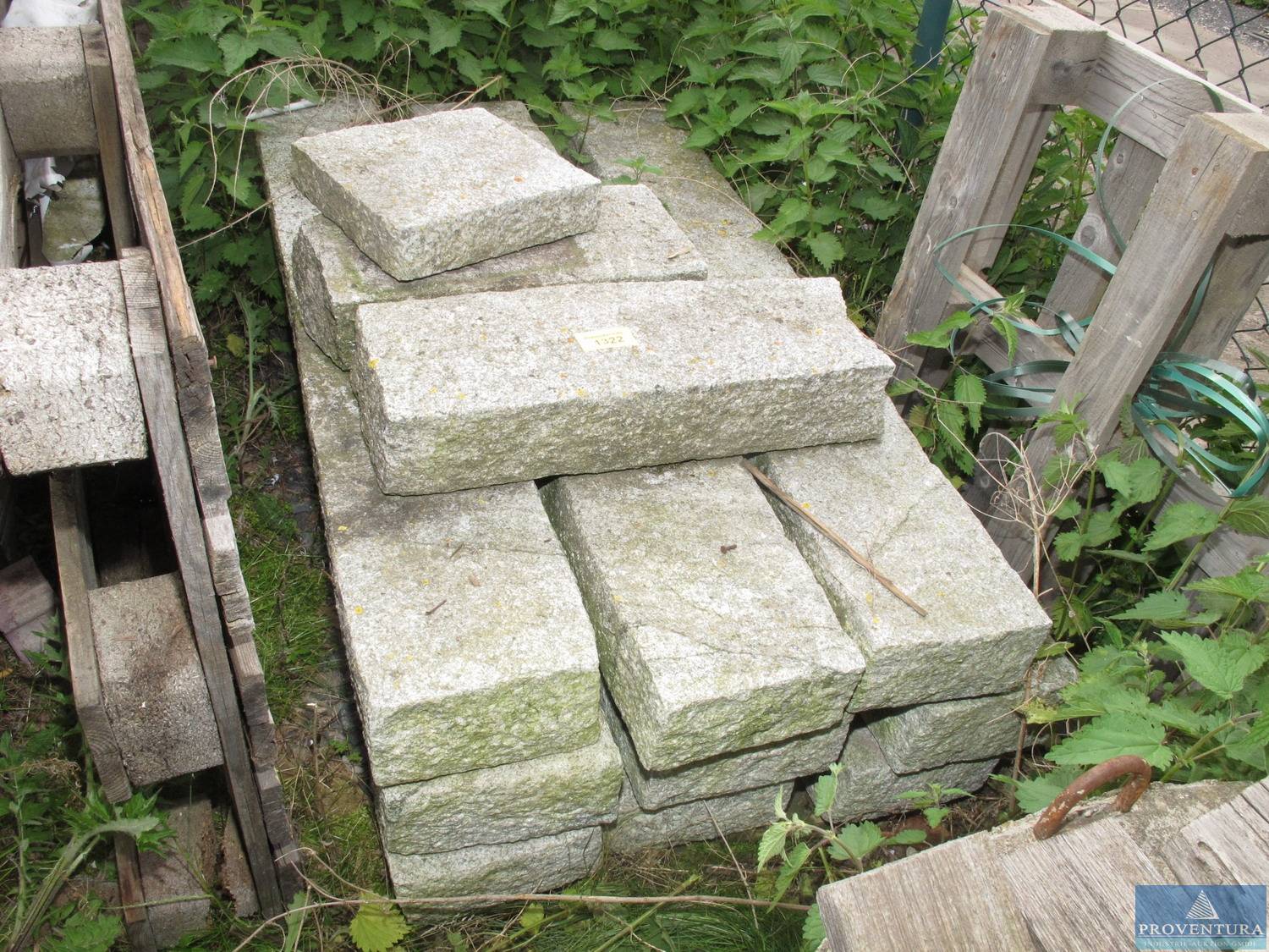 Granit-Bordstein ca. 150x24x12 cm